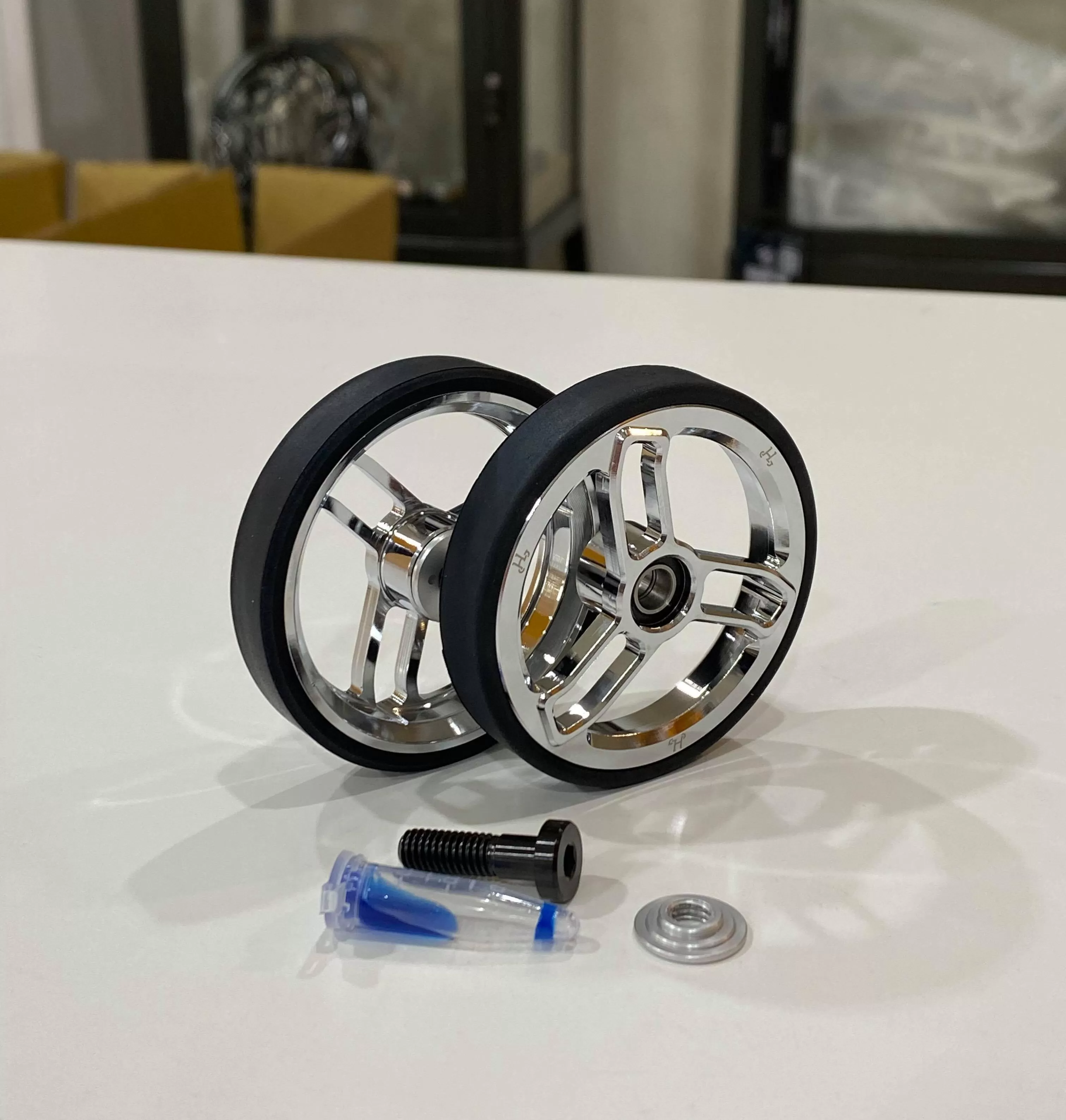 Bánh xe phụ ezwheels H&H 63mm màu đen